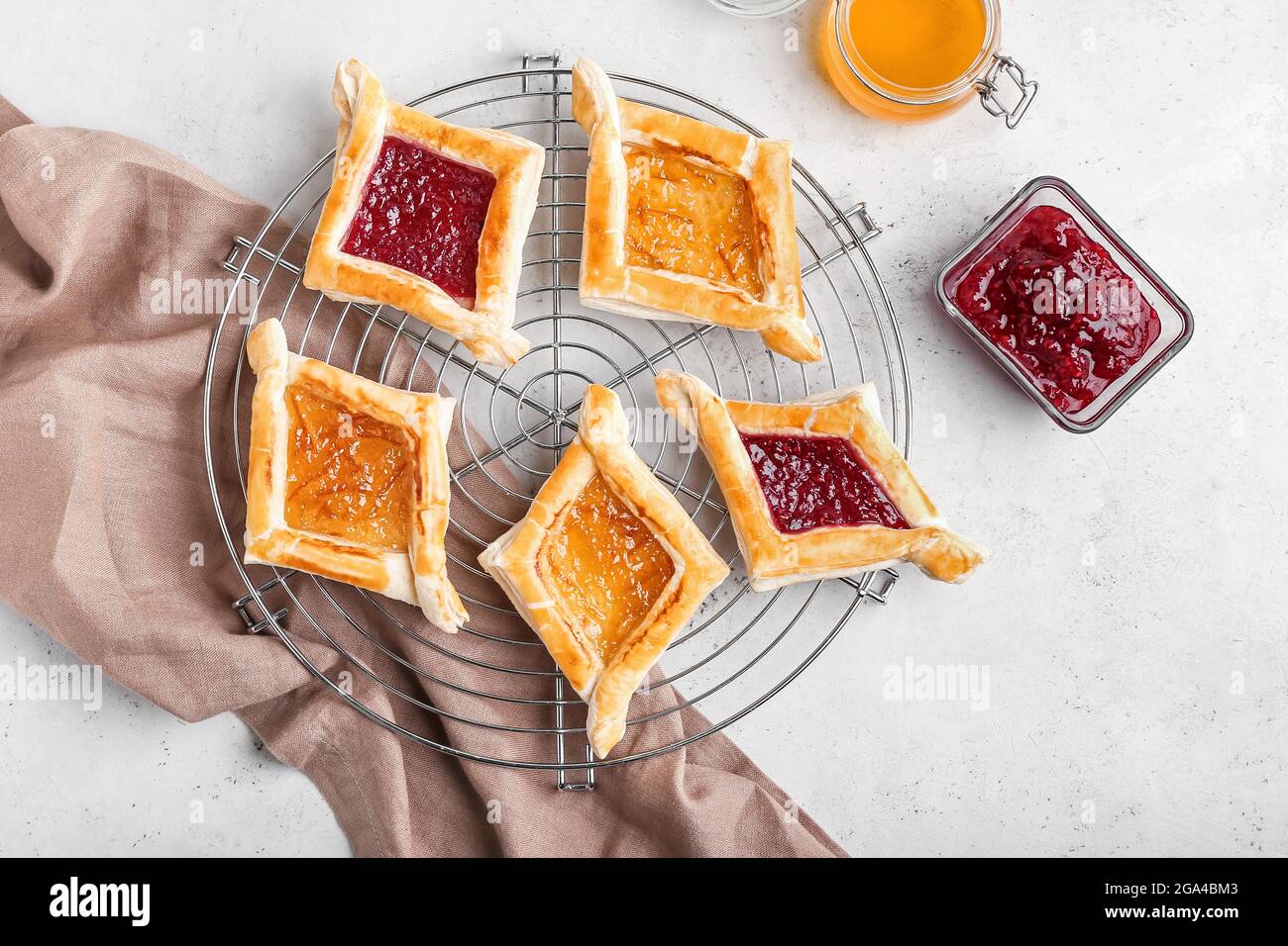 Cooling grid with Danish pastry on light background Stock Photo - Alamy