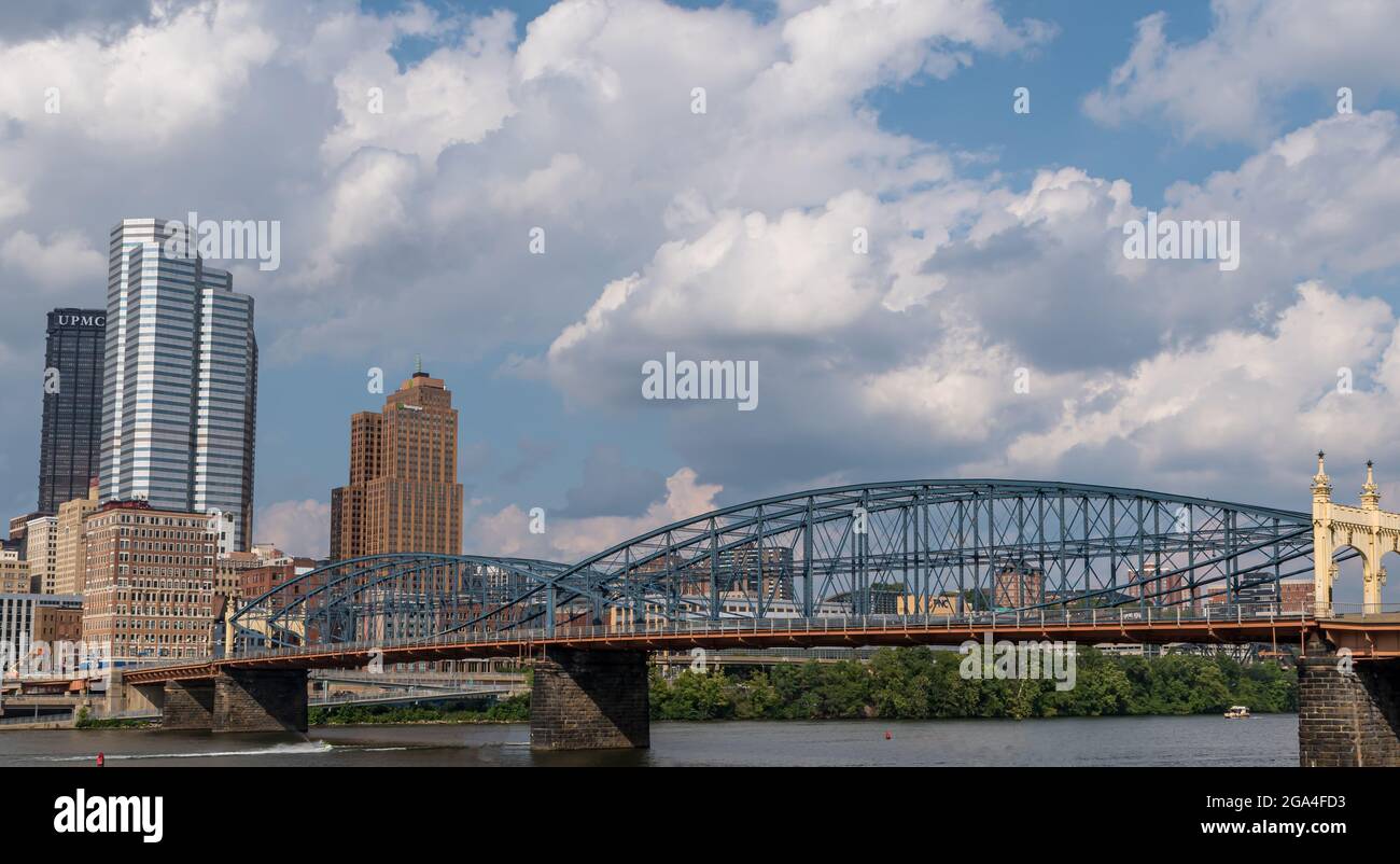 The Smithfield Street bridge spanning over the Monongahela river in ...