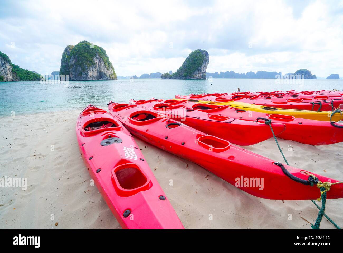 Nice kayak in Ha Long bay northern Vietnam Stock Photo - Alamy