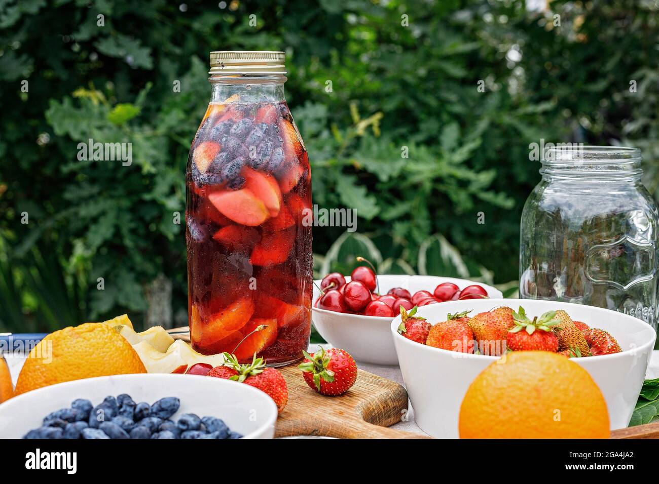 Refreshing fruits hi-res stock photography and images - Alamy