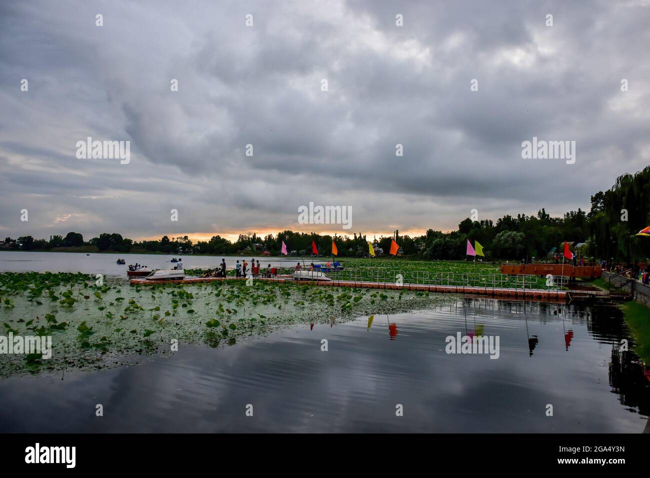 Lake manasbal hi-res stock photography and images - Alamy
