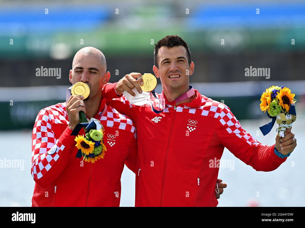 (210729) -- TOKYO, July 29, 2021 (Xinhua) -- Martin Sinkovic (L) and ...
