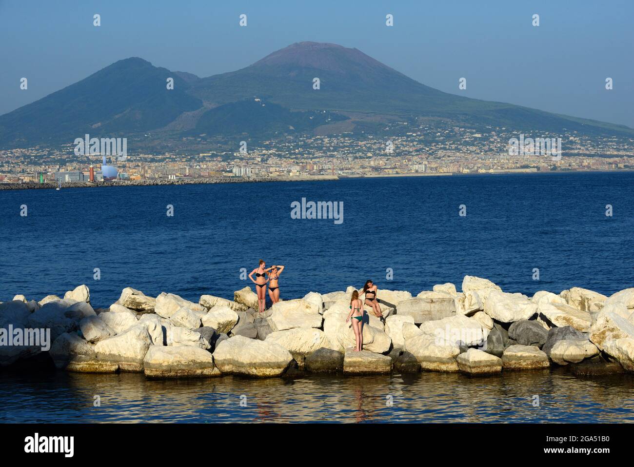 Women sunbathing hi-res stock photography and images - Alamy