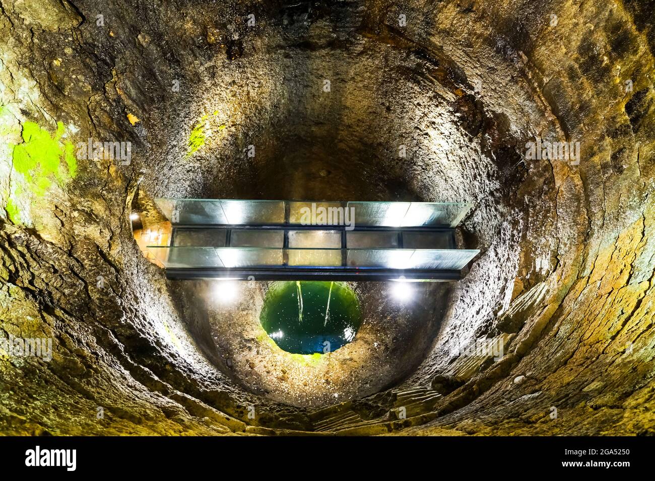 Well italy hi-res stock photography and images - Alamy