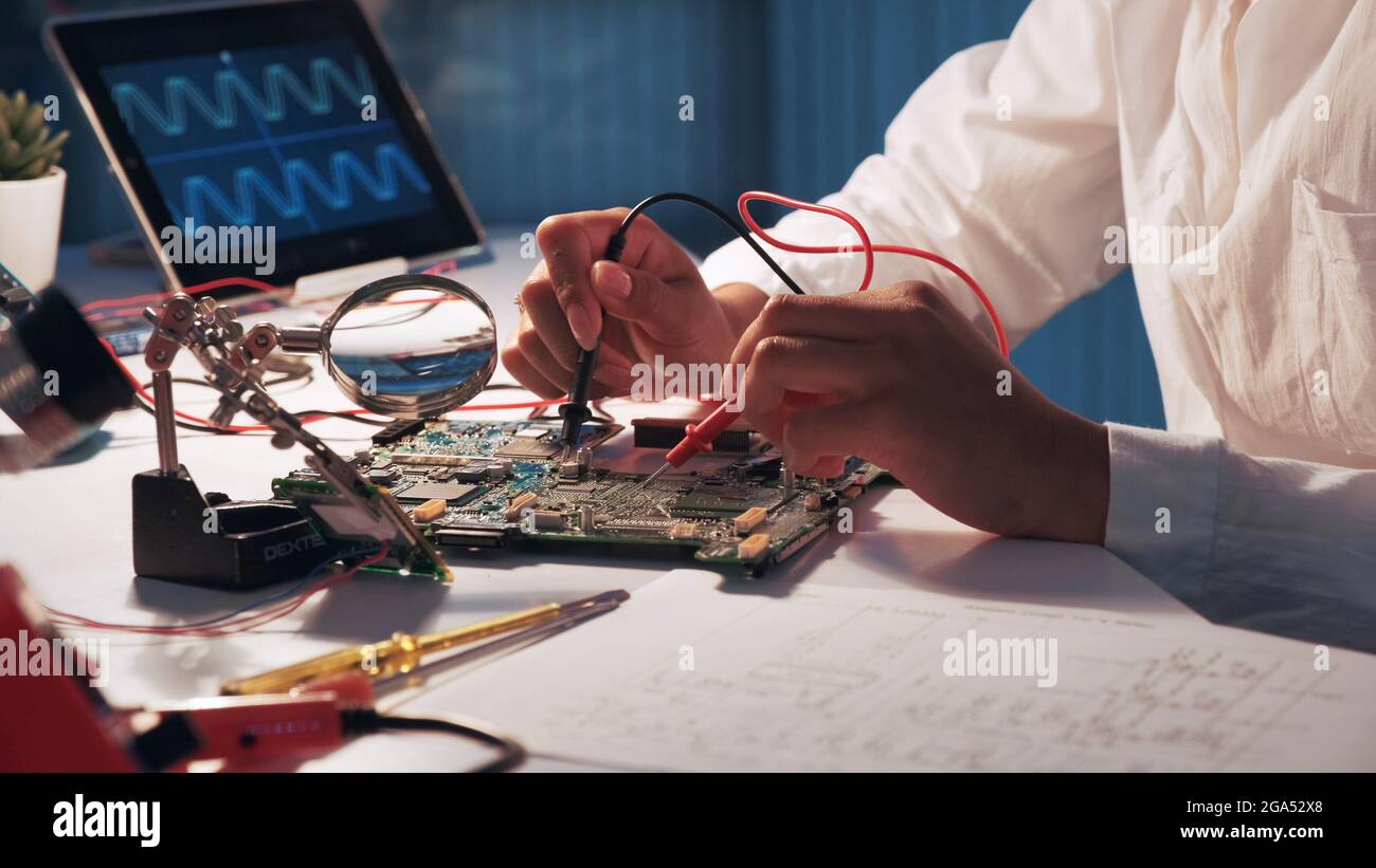 Tablet tester hi-res stock photography and images - Alamy