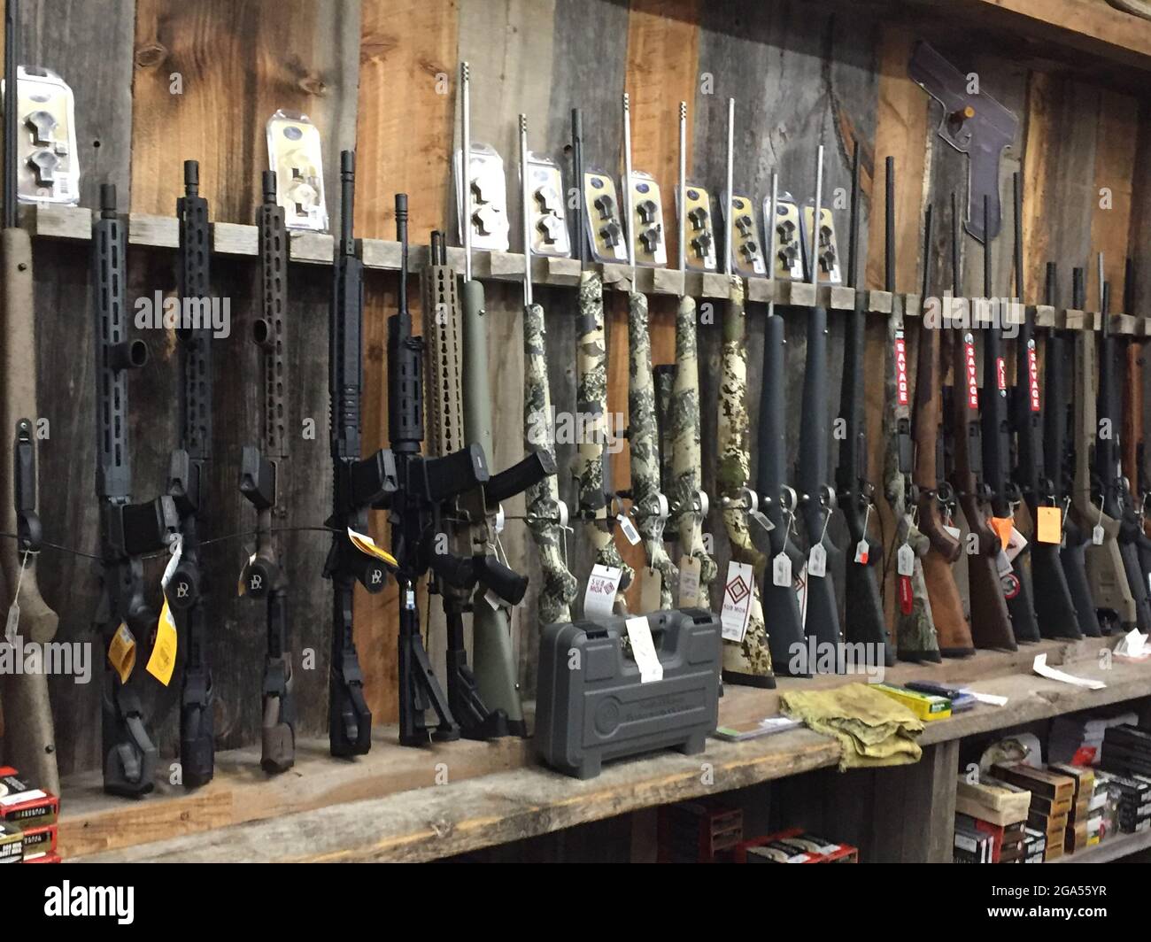 Guns being sold in the US Stock Photo - Alamy
