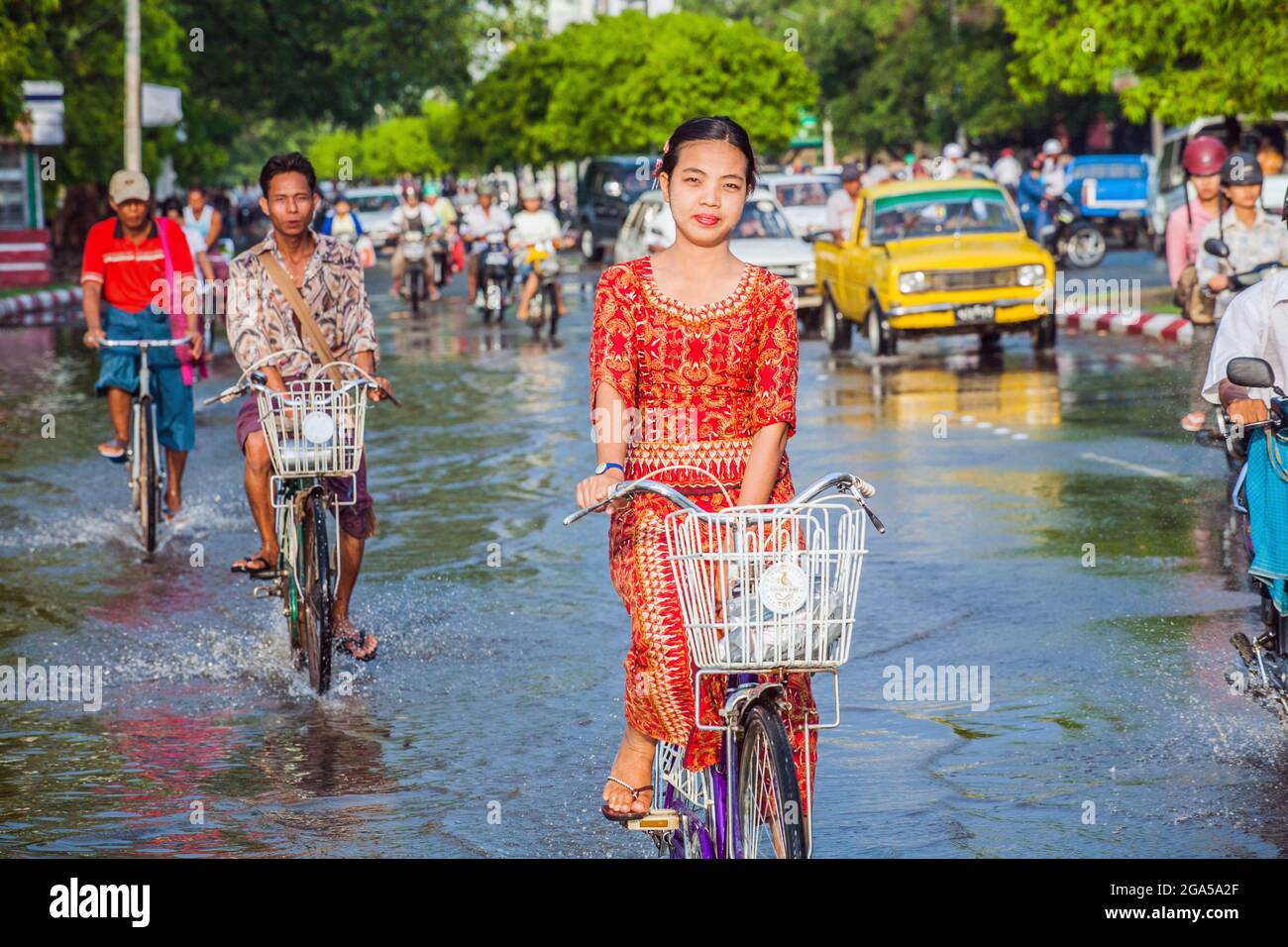 Asian girl rain puddles hi-res stock photography and images - Alamy
