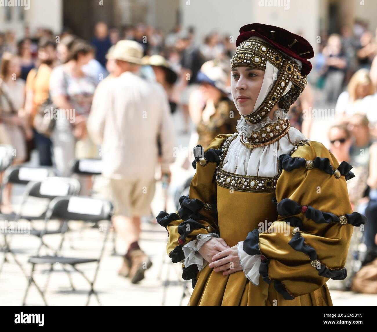 Renaissance costume theatre hi-res stock photography and images - Alamy