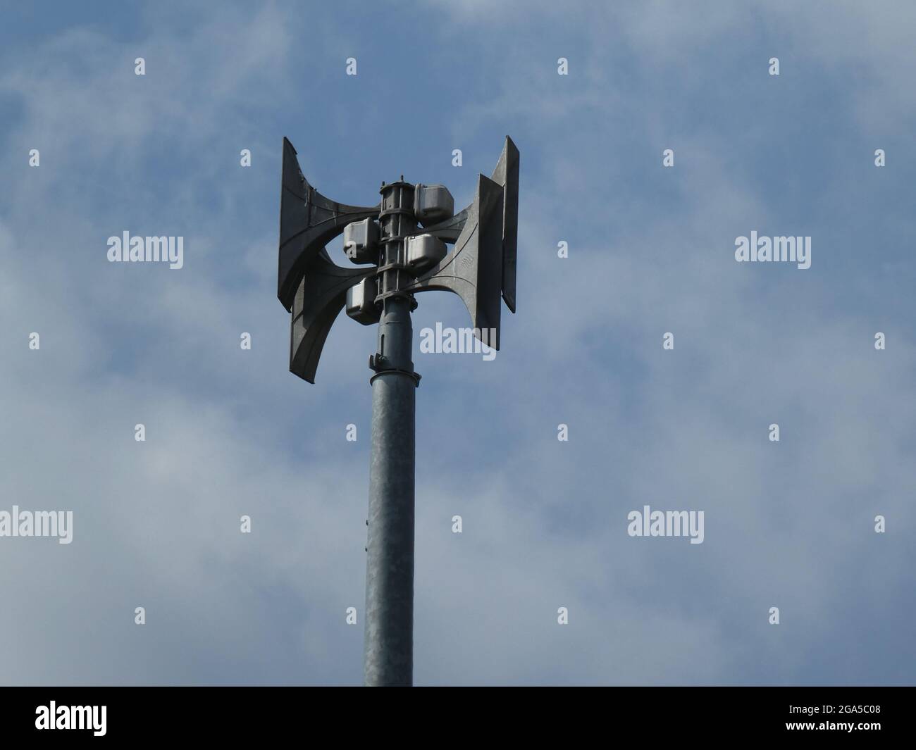 Weilerswist, Germany. 27th July, 2021. Electronic siren for alerting ...