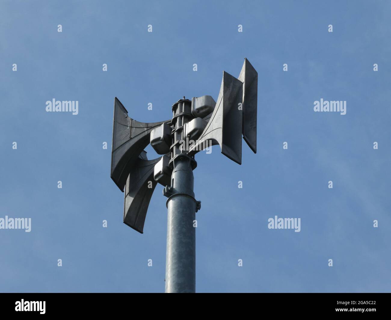 Weilerswist, Germany. 27th July, 2021. Electronic siren for alerting ...