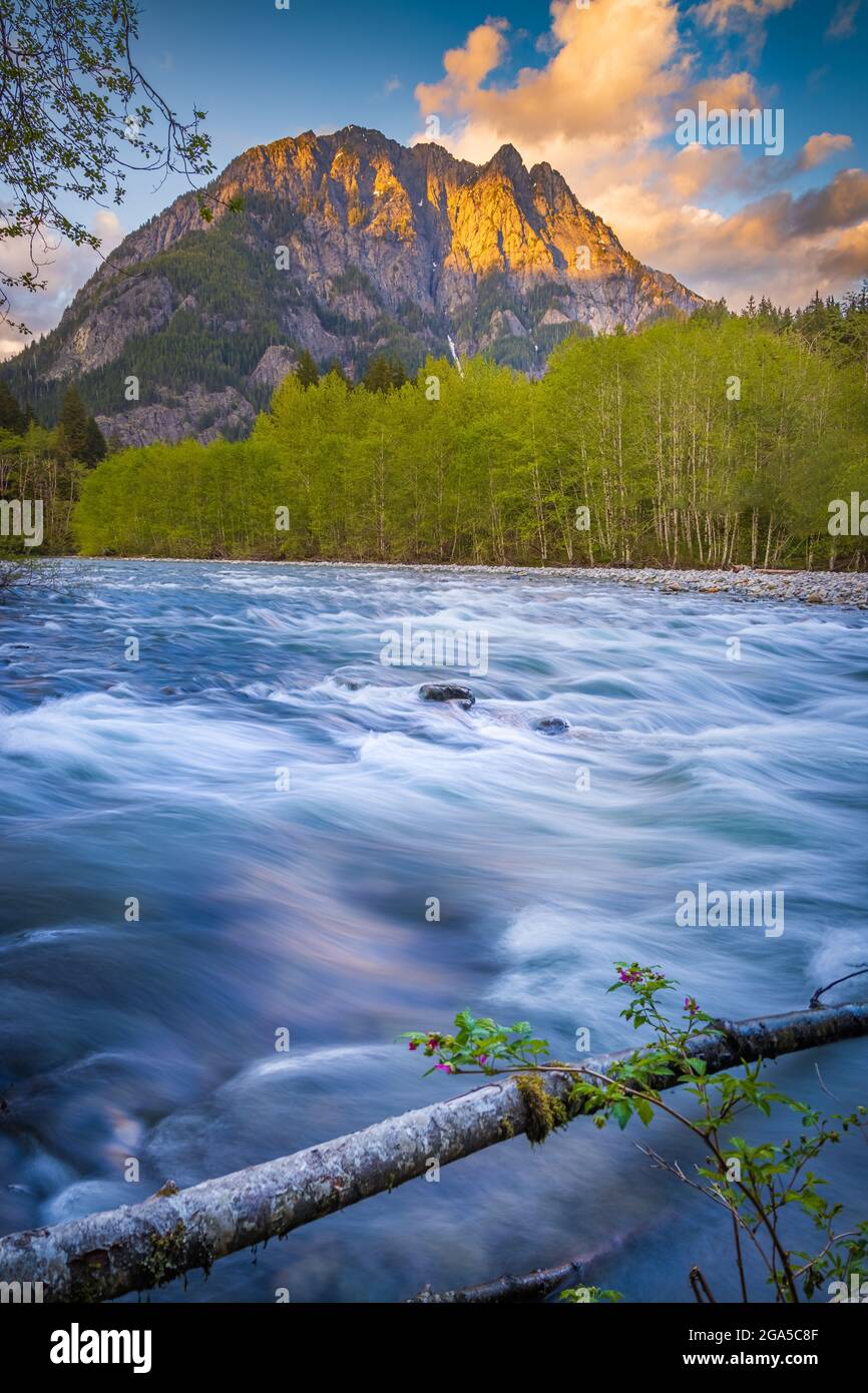 Middle Fork Snoqualmie River and Stegosaurus Butte in Washington state ...