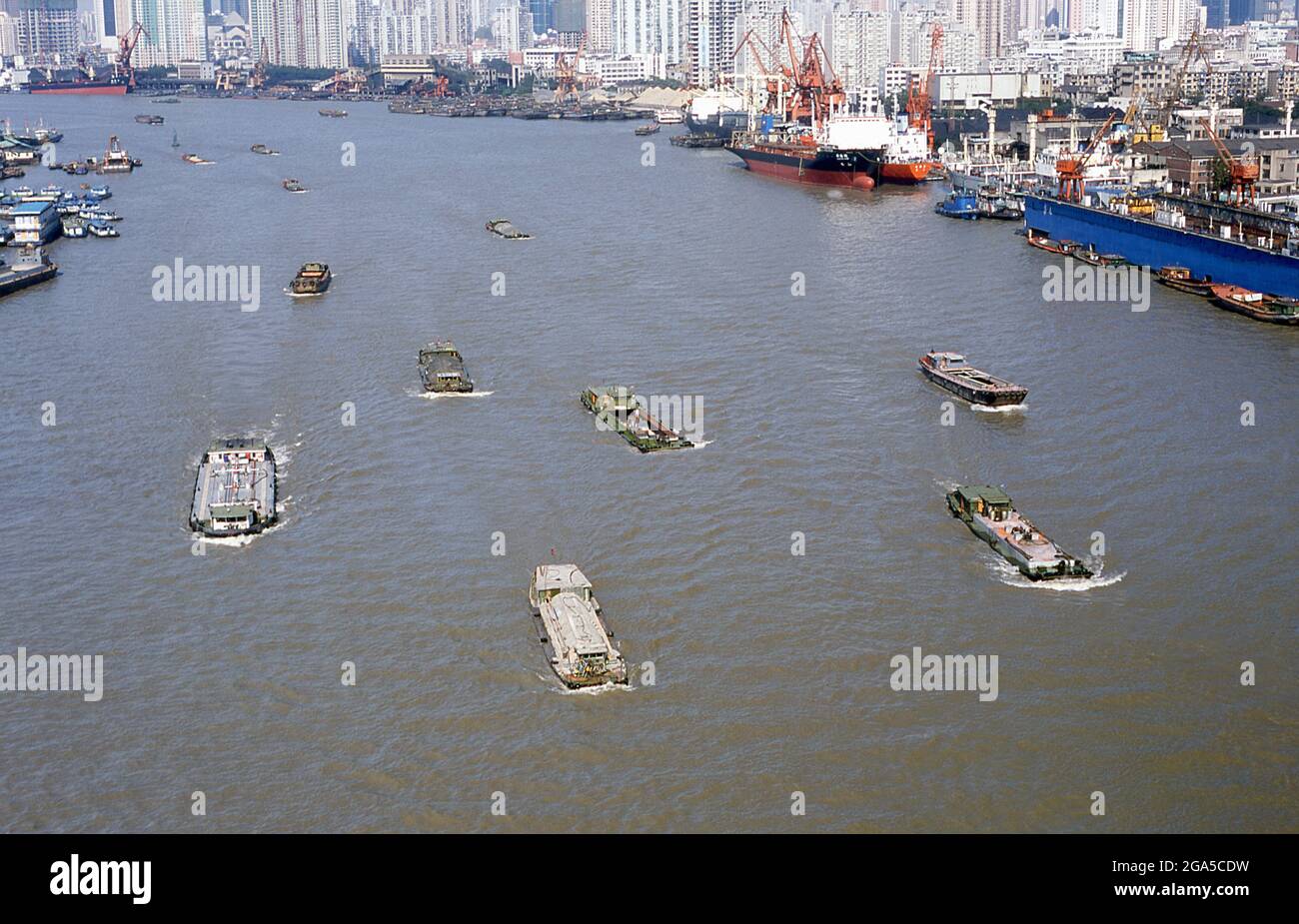 China: Goods being transported on the Huangpu Jiang (Huangpu River ...