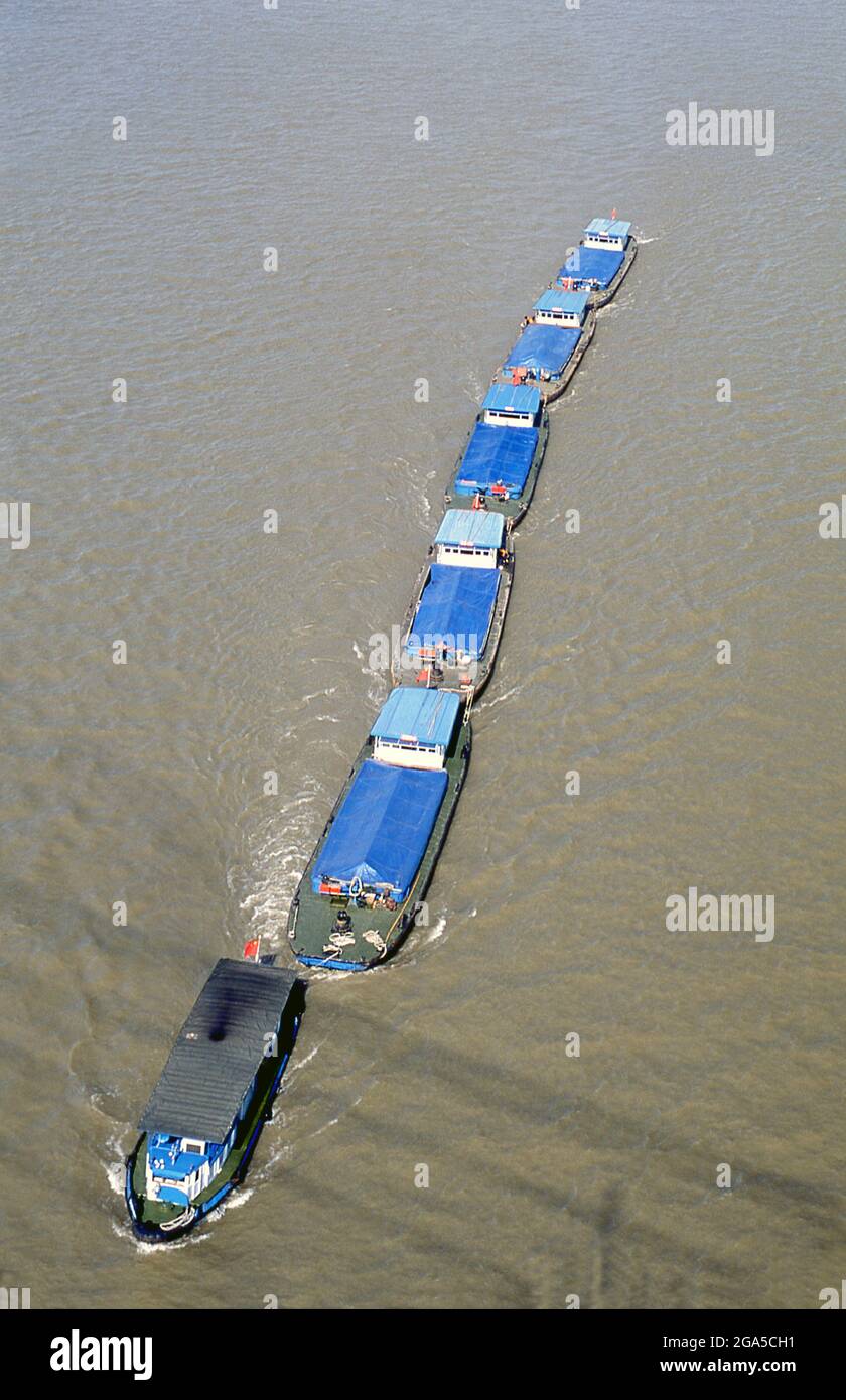 China: Goods being transported on the Huangpu Jiang (Huangpu River ...