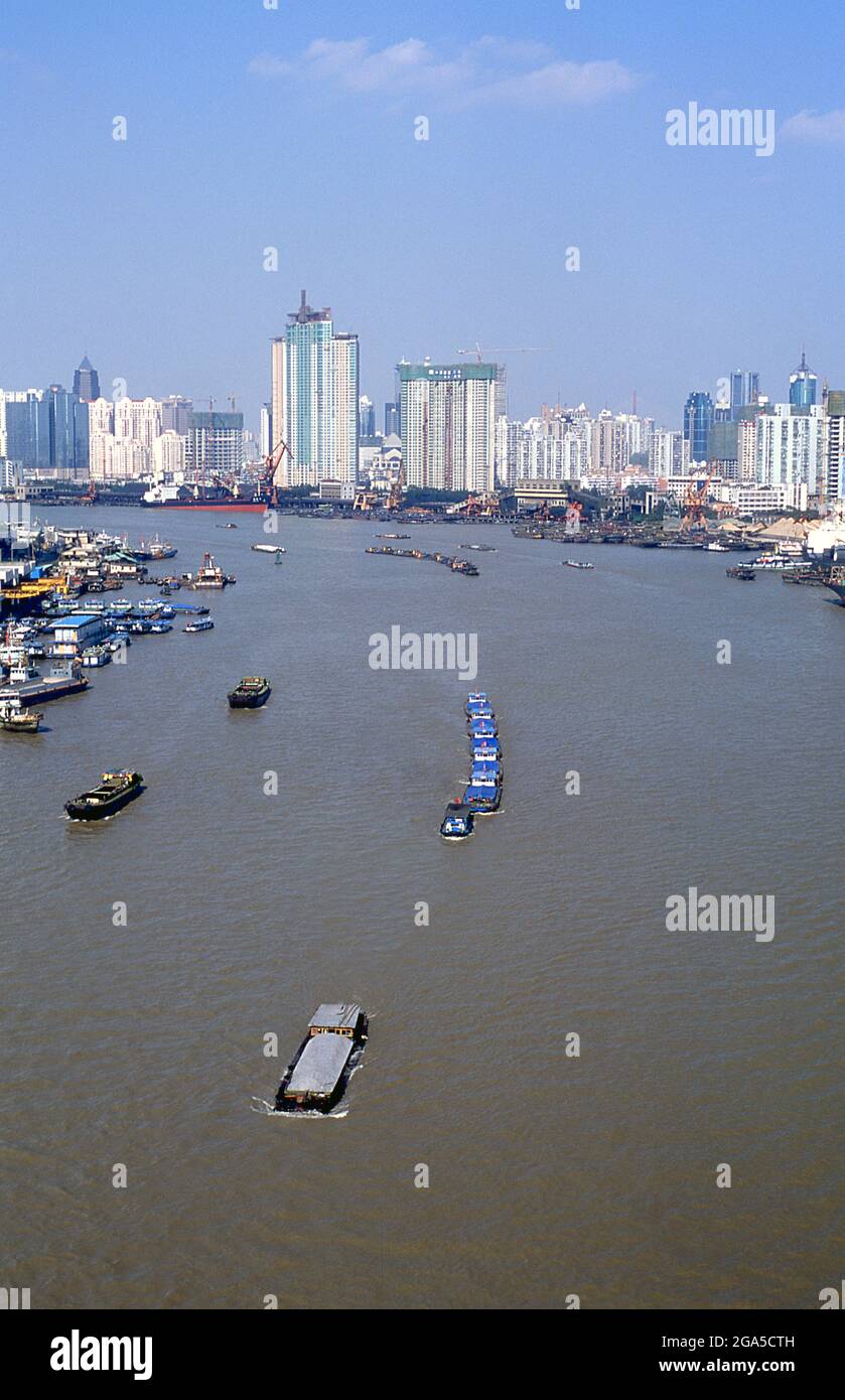 China: Goods being transported on the Huangpu Jiang (Huangpu River ...