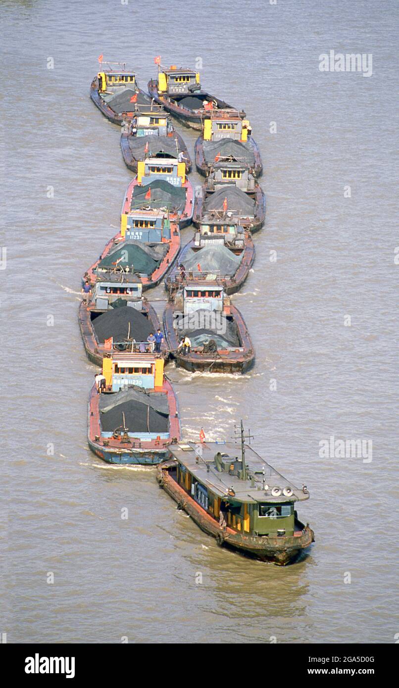 China: Goods being transported on the Huangpu Jiang (Huangpu River ...