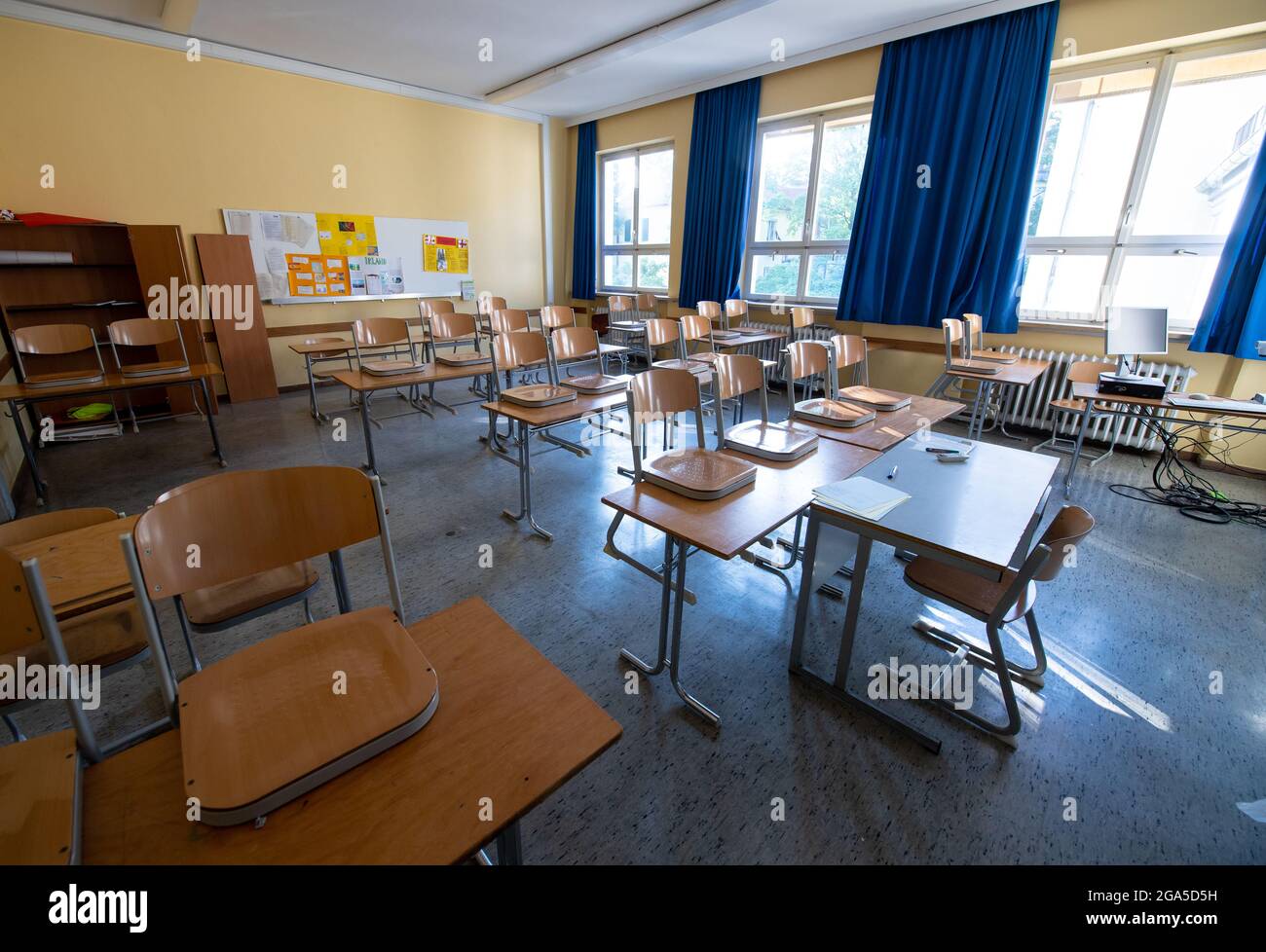 Empty classroom in bavaria hi-res stock photography and images - Alamy