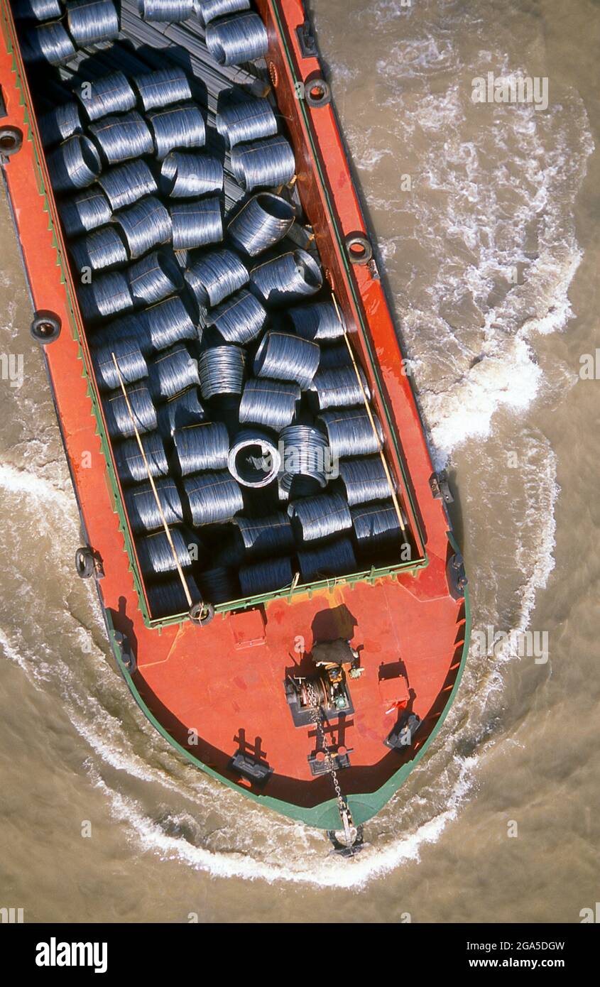 China: Goods being transported on the Huangpu Jiang (Huangpu River ...