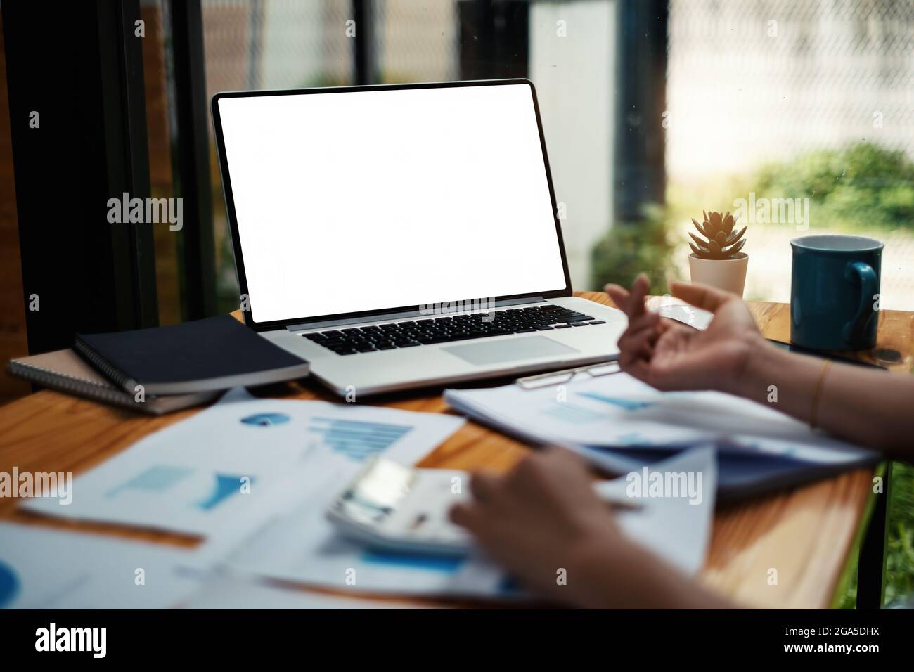 Accountants laptop hi-res stock photography and images - Alamy