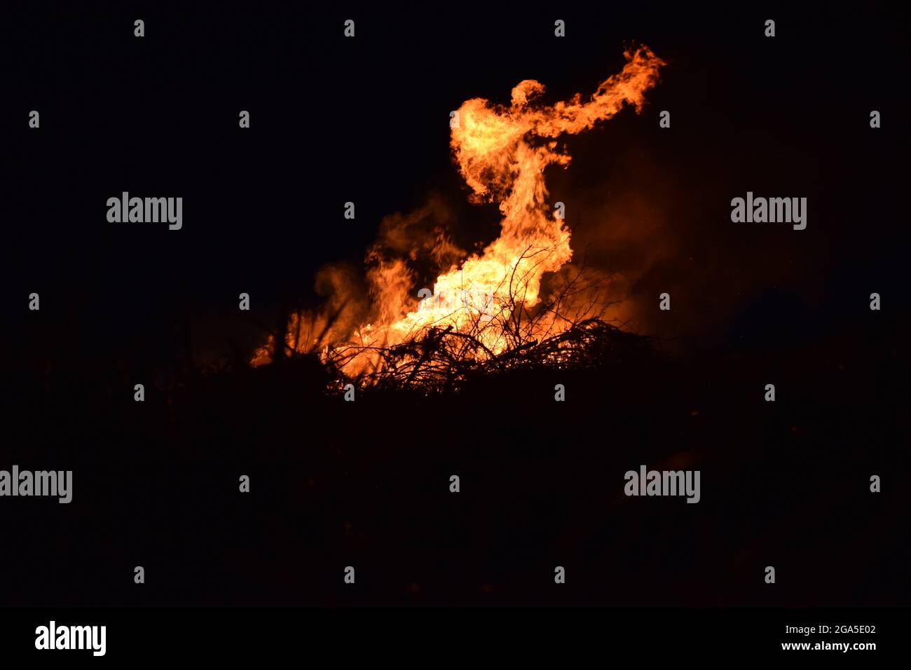 Red fire at night Stock Photo - Alamy