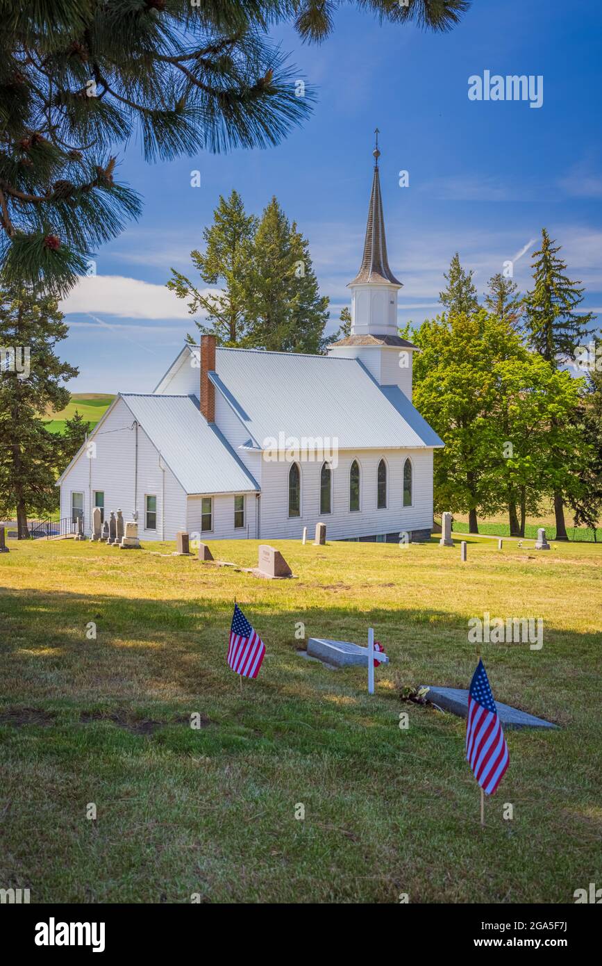 White country church steeple hi-res stock photography and images - Alamy