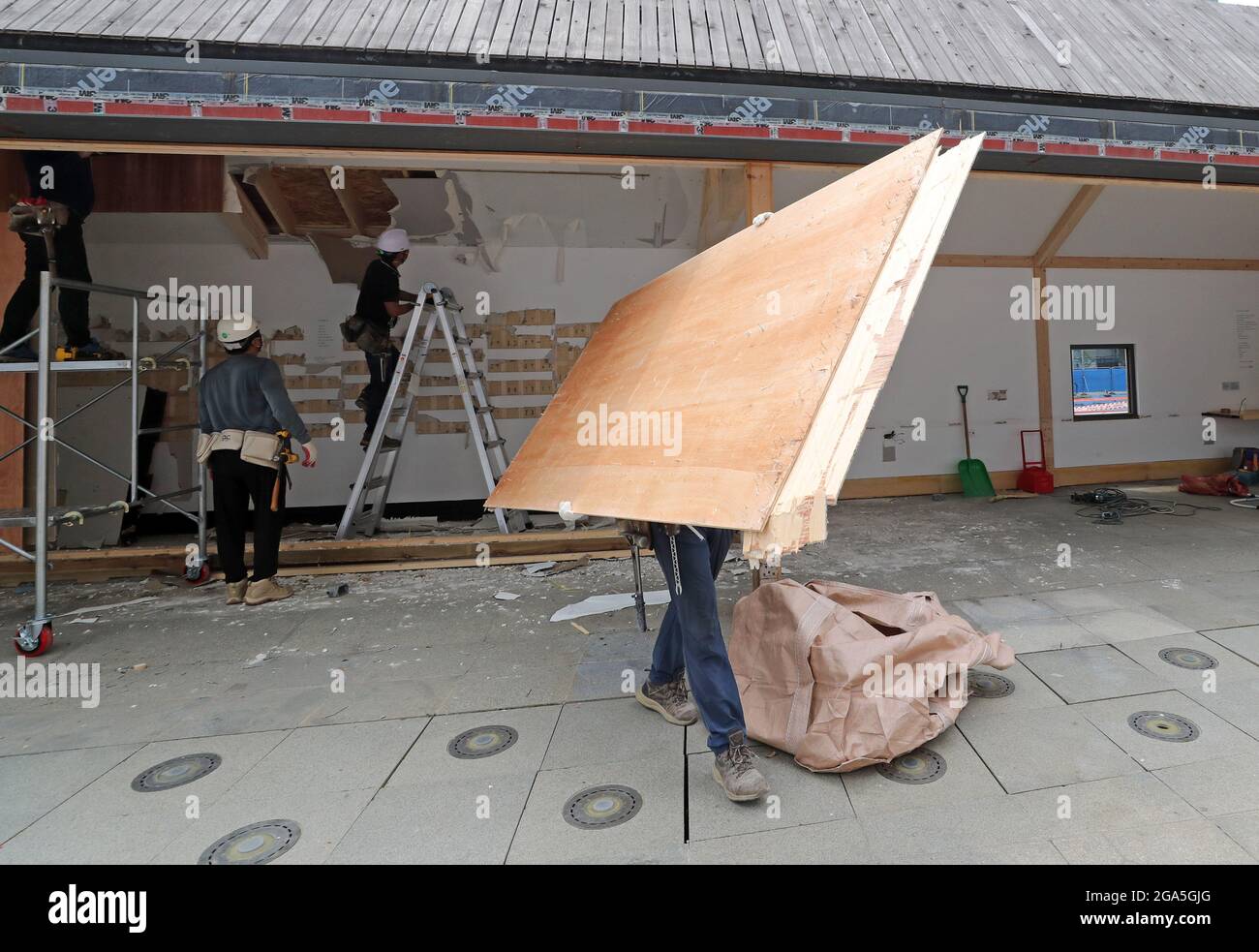 29th July, 2021. Temporary structure for Sewol victims removed Workers ...