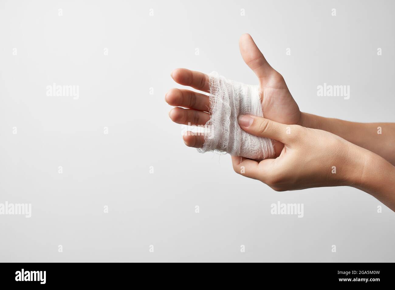 Injured fingers trauma treatment hi-res stock photography and images ...