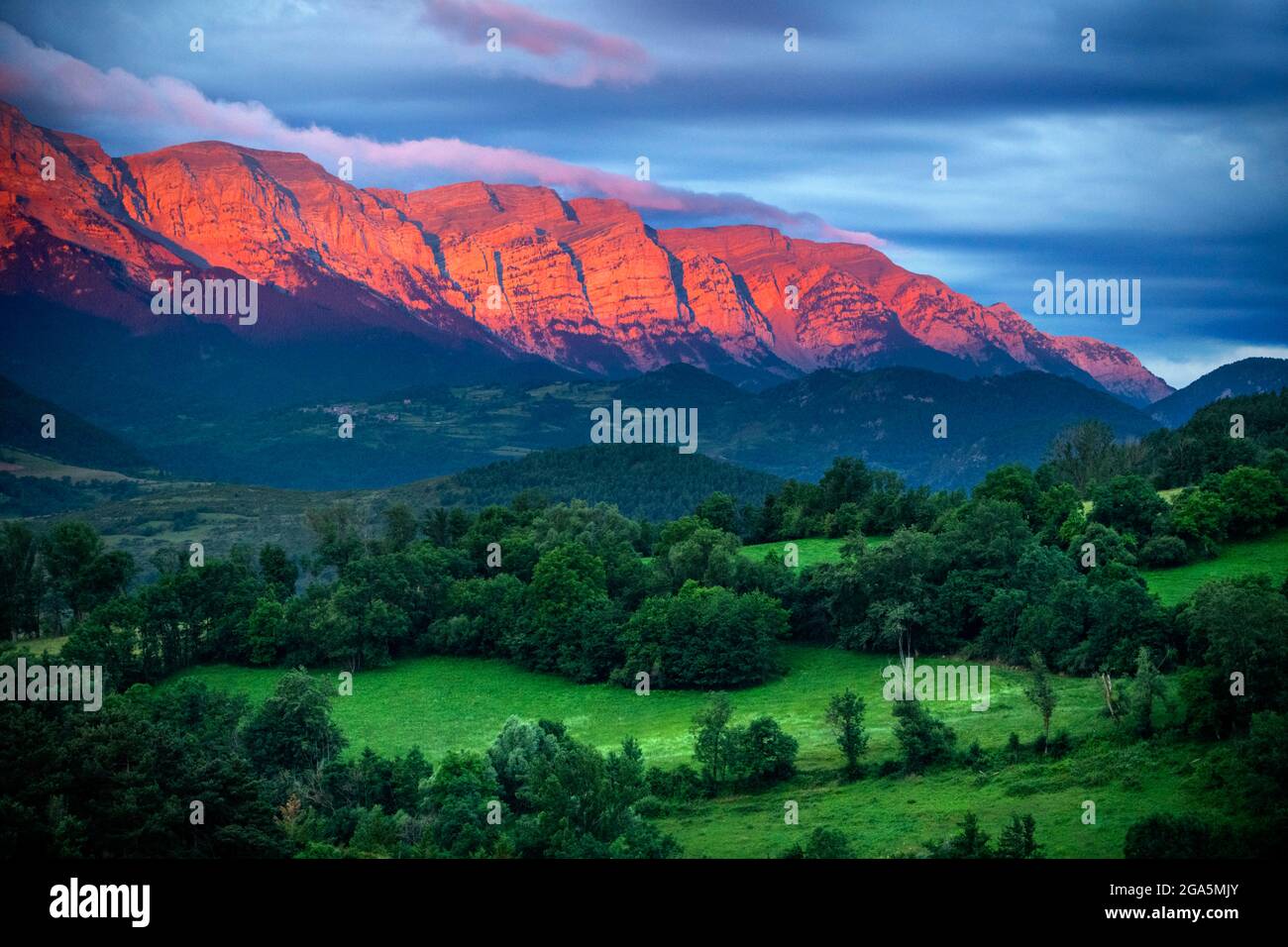 Panoramic view of the Cadí mountain range seen from Prullans village ...