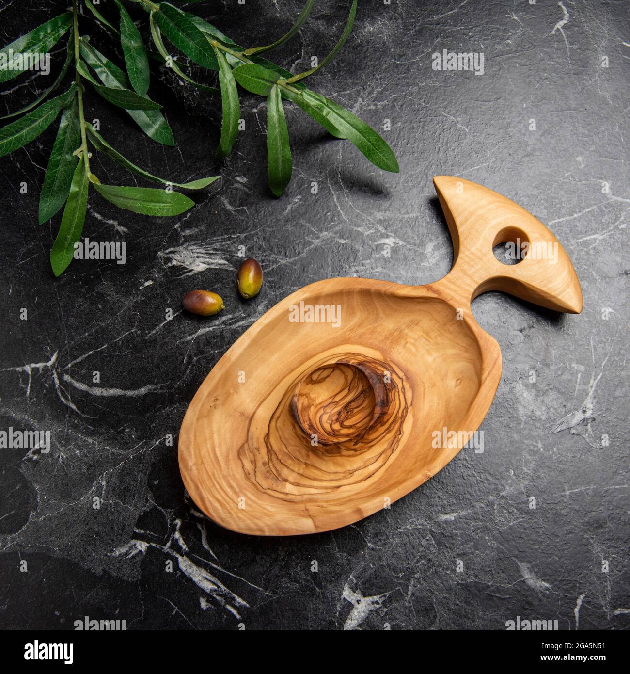 Olive wood plate hi-res stock photography and images - Alamy
