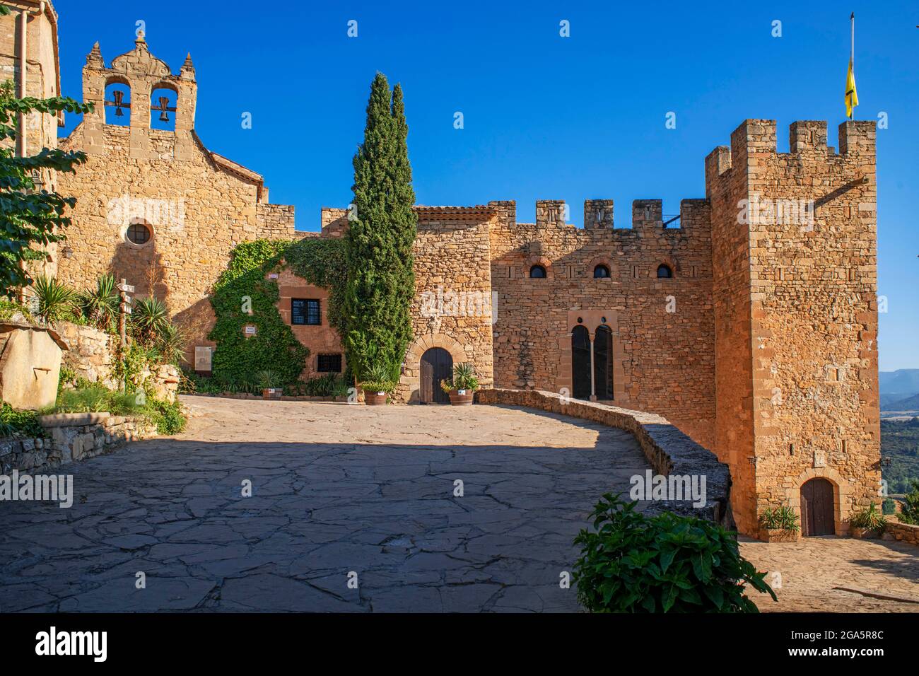 Fortifield castles hi-res stock photography and images - Alamy