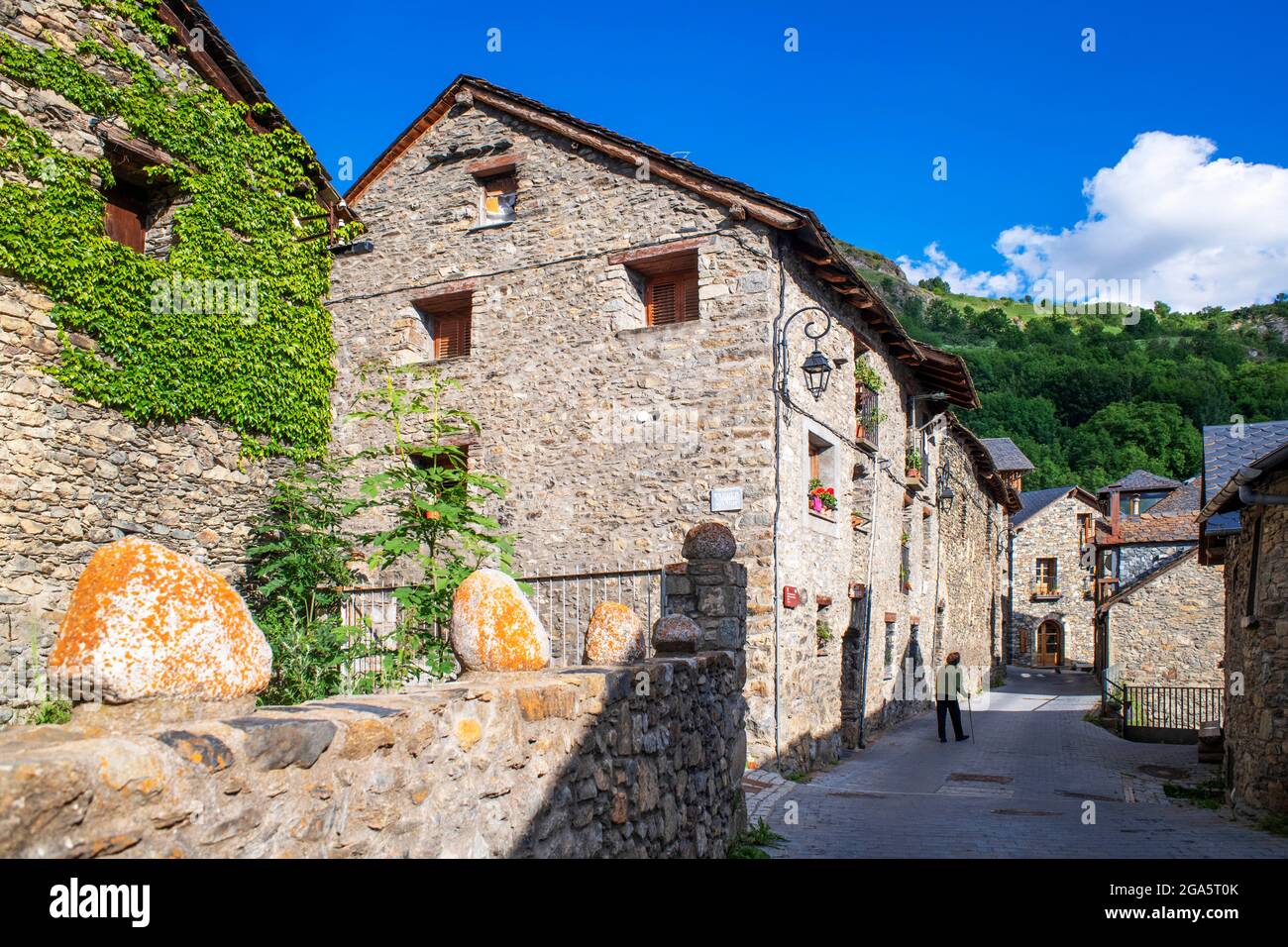 Streets and stone houses of Durro rural village, Valle de Boi, Pyrenees ...