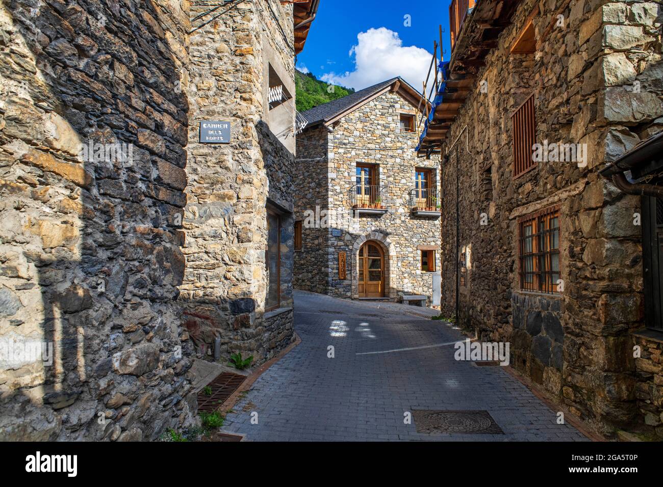 Streets and stone houses of Durro rural village, Valle de Boi, Pyrenees ...