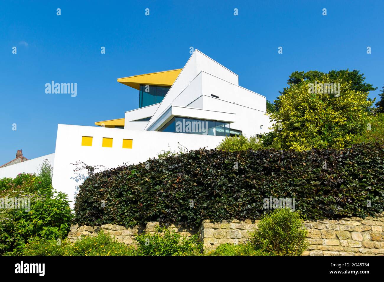 Strelitzia house private modern expressionist property hi-res stock ...