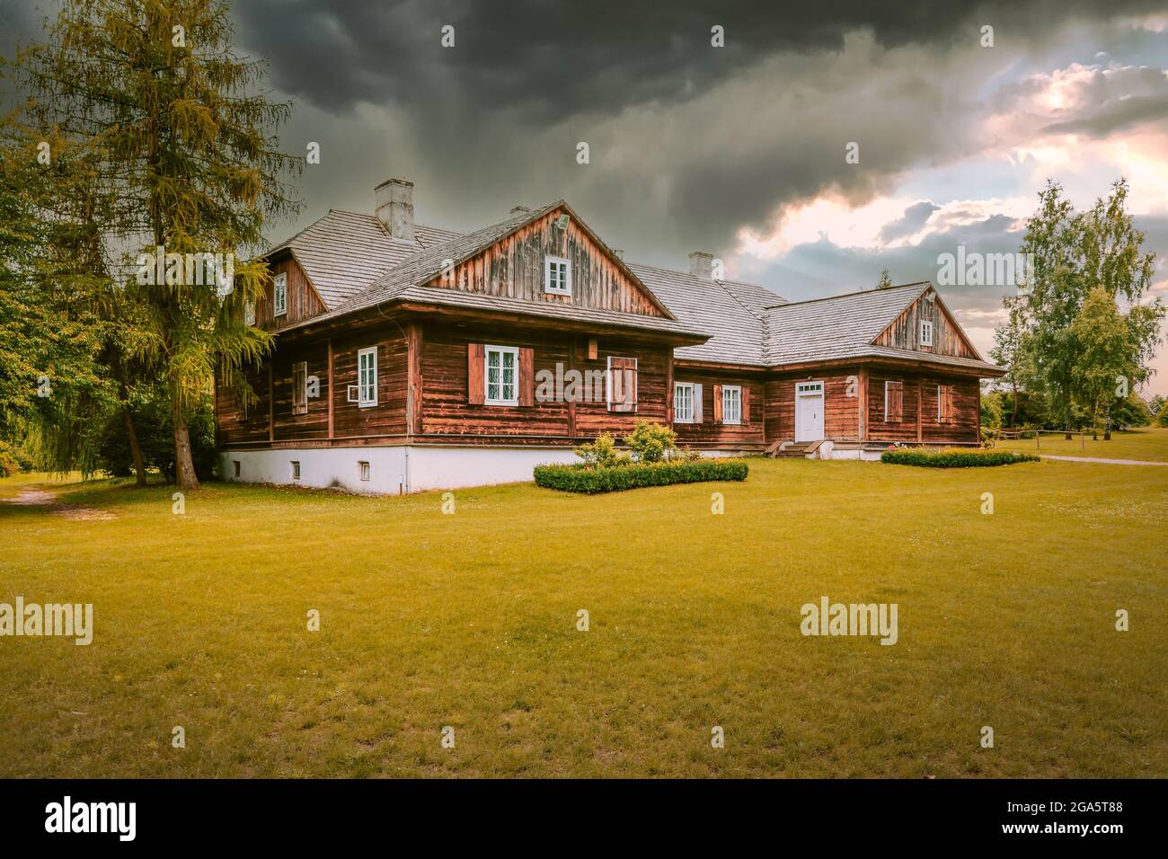 Old wooden buildings in the Polish countryside Stock Photo - Alamy