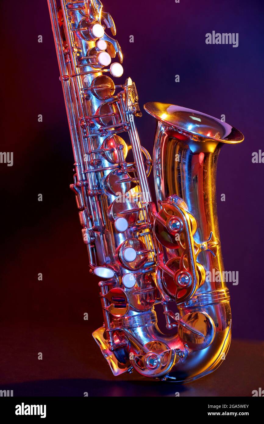 Golden saxophone on purple background Stock Photo - Alamy