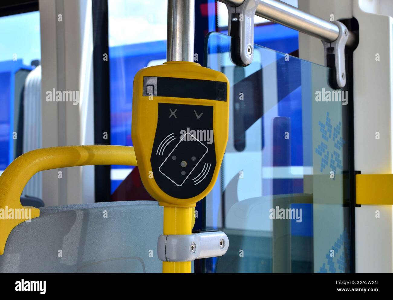 Automatic validator for reading and scanning ticket, cards and bank ...