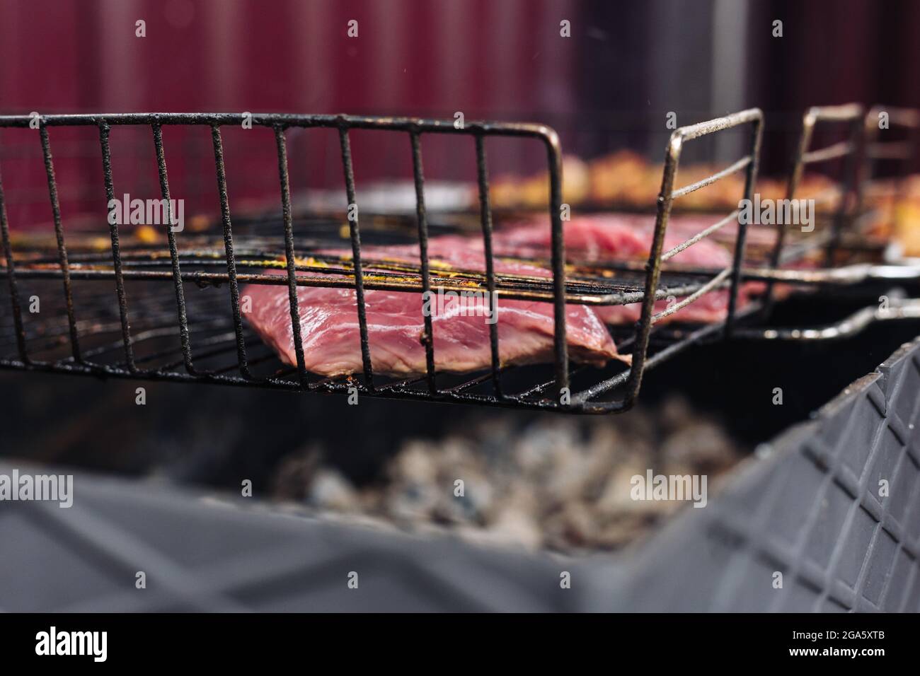 The steak is grilled. Steak on the wire rack Stock Photo - Alamy