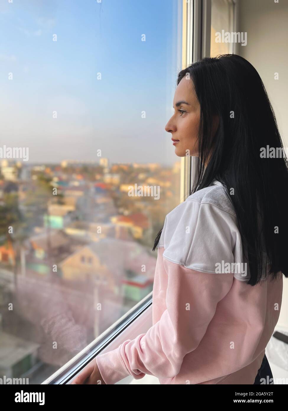 Person at wndow hi-res stock photography and images - Alamy