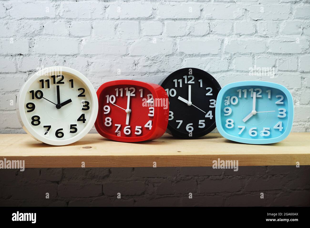 Different time zone clocks hi-res stock photography and images - Alamy
