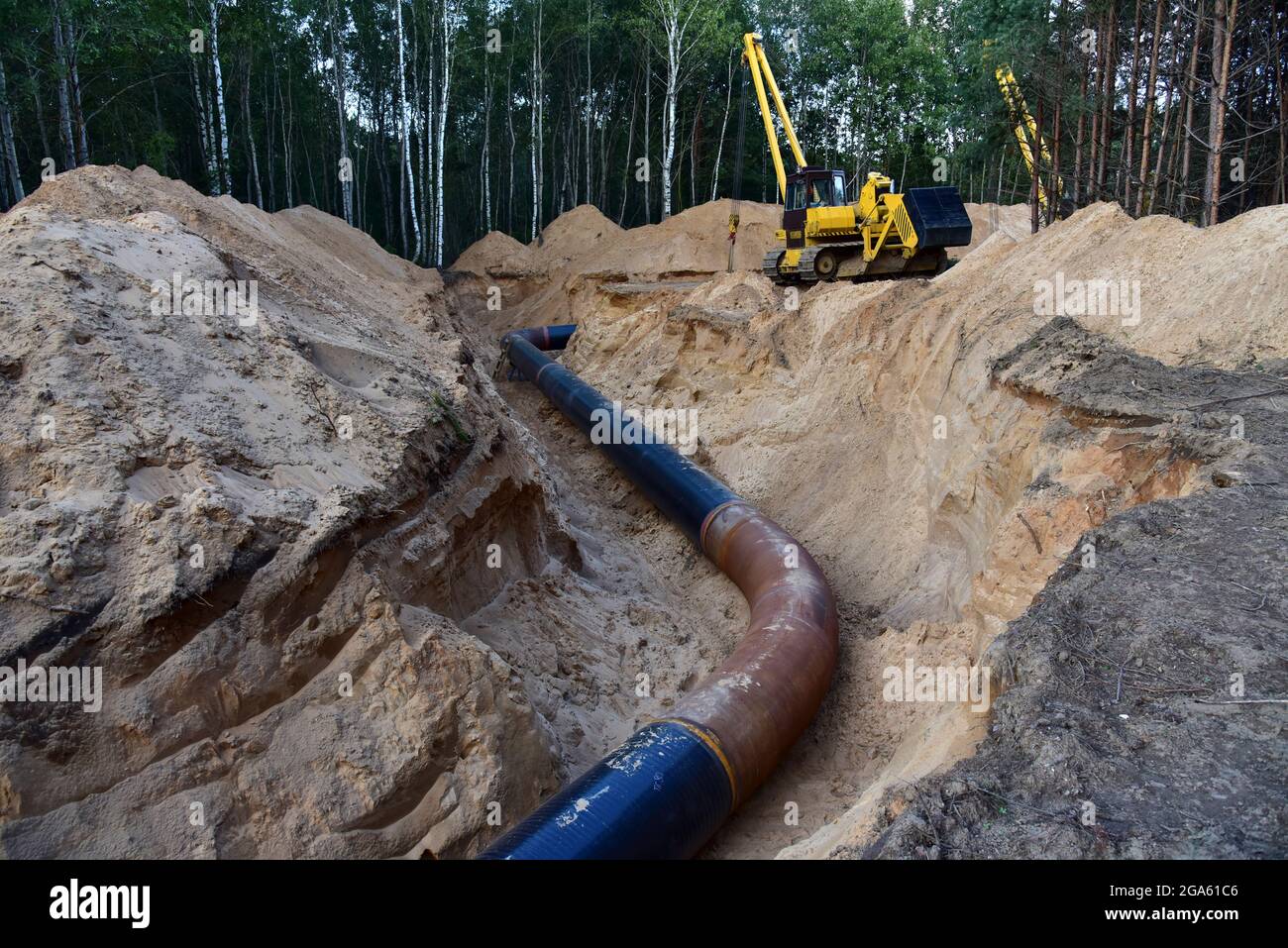 Natural Gas transmission pipeline and crude oil pipes Installation for ...