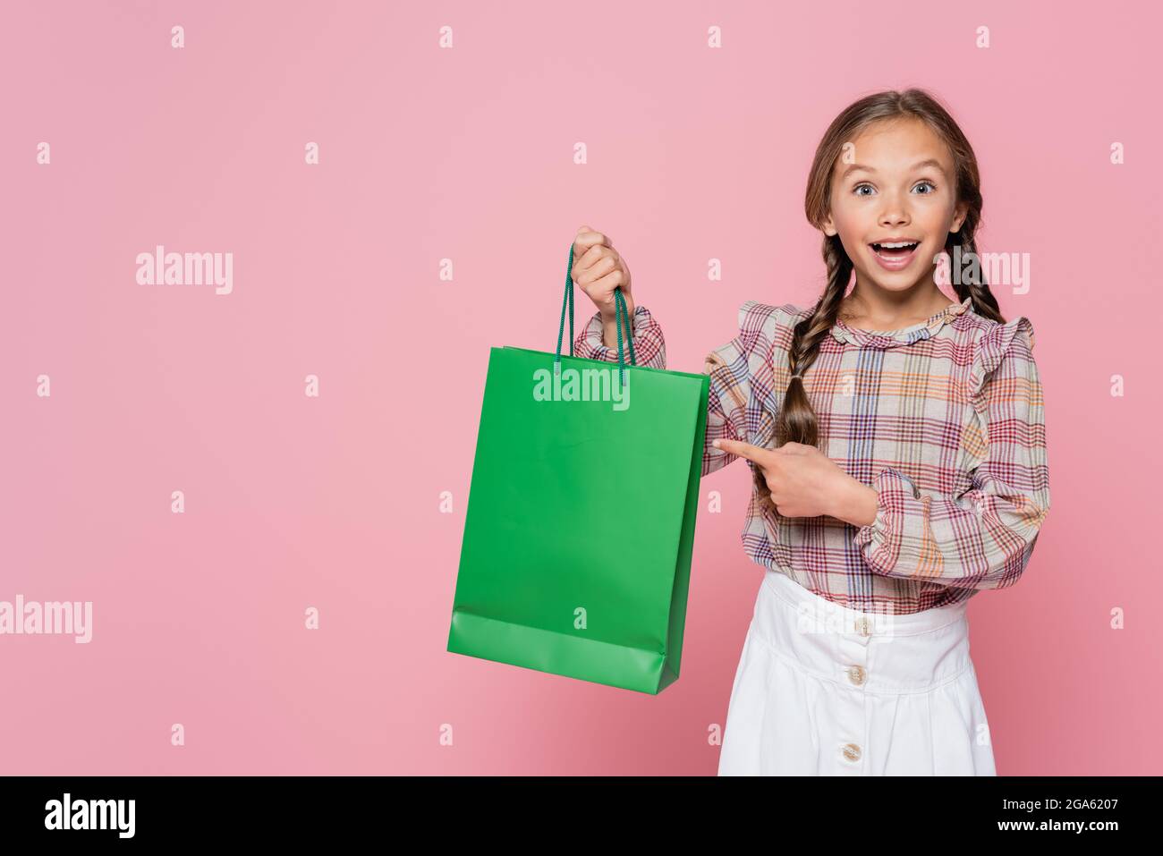 Amazed child point finger hi-res stock photography and images - Alamy