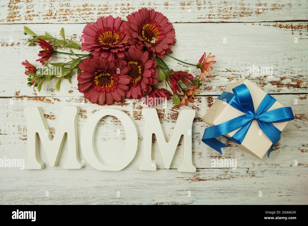 Mother's day background with Mom alphabet letters and Flowers and gift ...