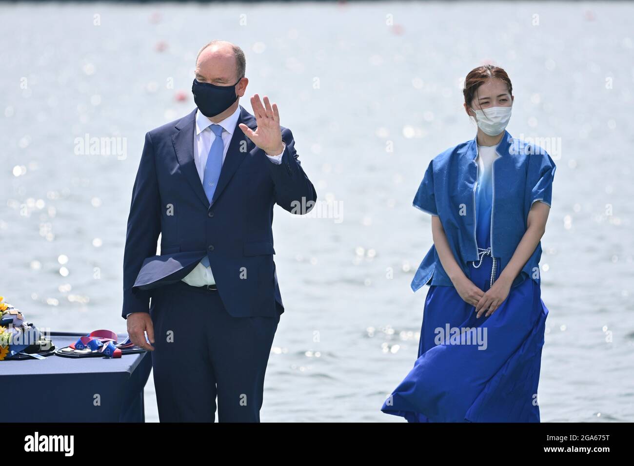 Fuerst Albert von Monaco, at the award ceremony, rowing, rowing, on ...