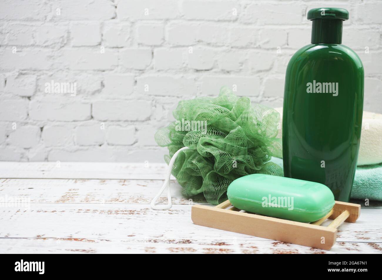 Shower Bottle and Shower Puff Fibre Scrub Stock Photo - Alamy
