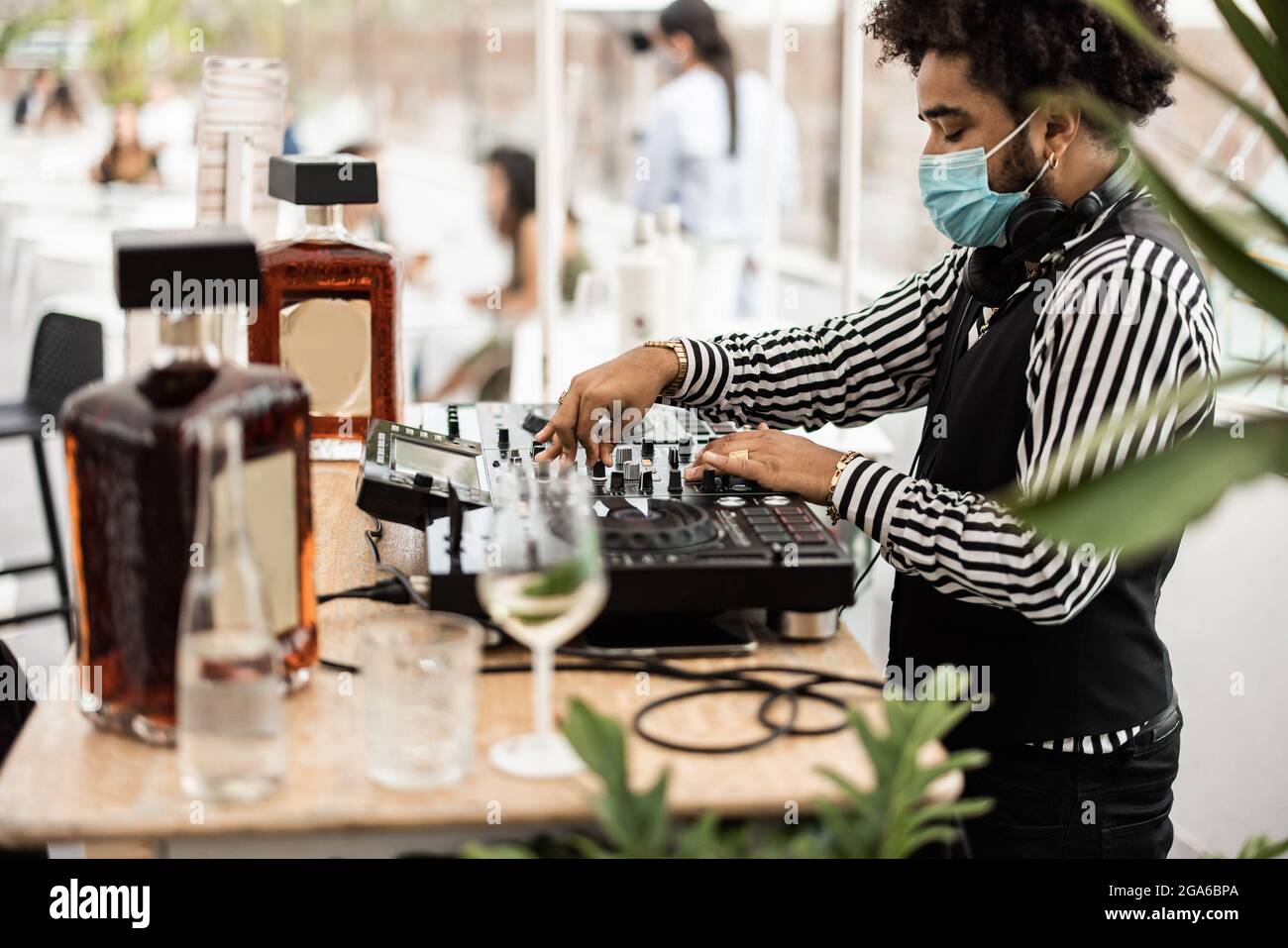 African bar hi-res stock photography and images - Alamy