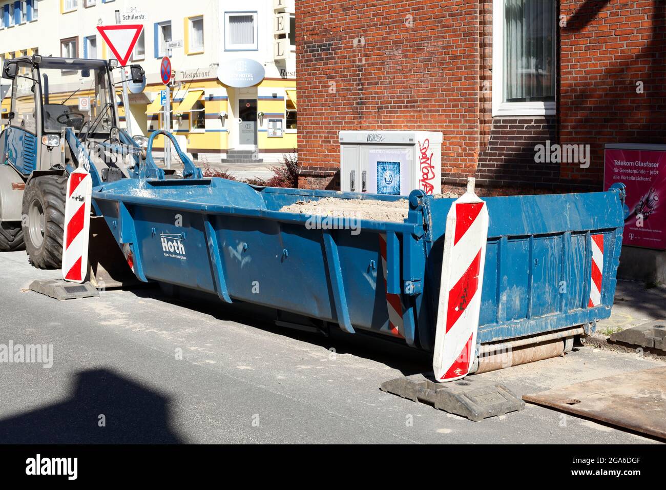 Building rubble containers hi-res stock photography and images - Alamy