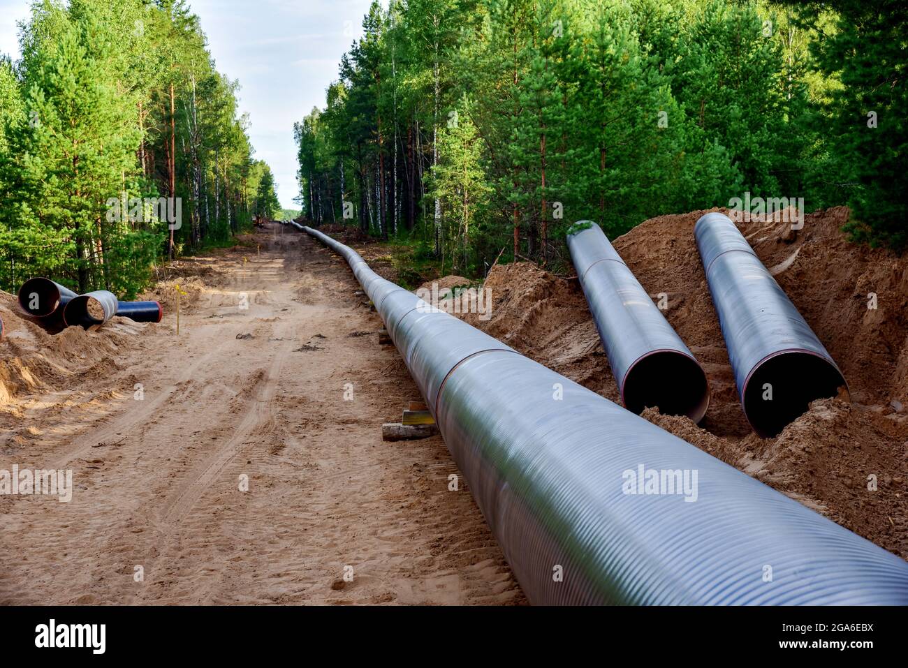 Natural Gas transmission pipeline and crude oil pipes Installation for ...