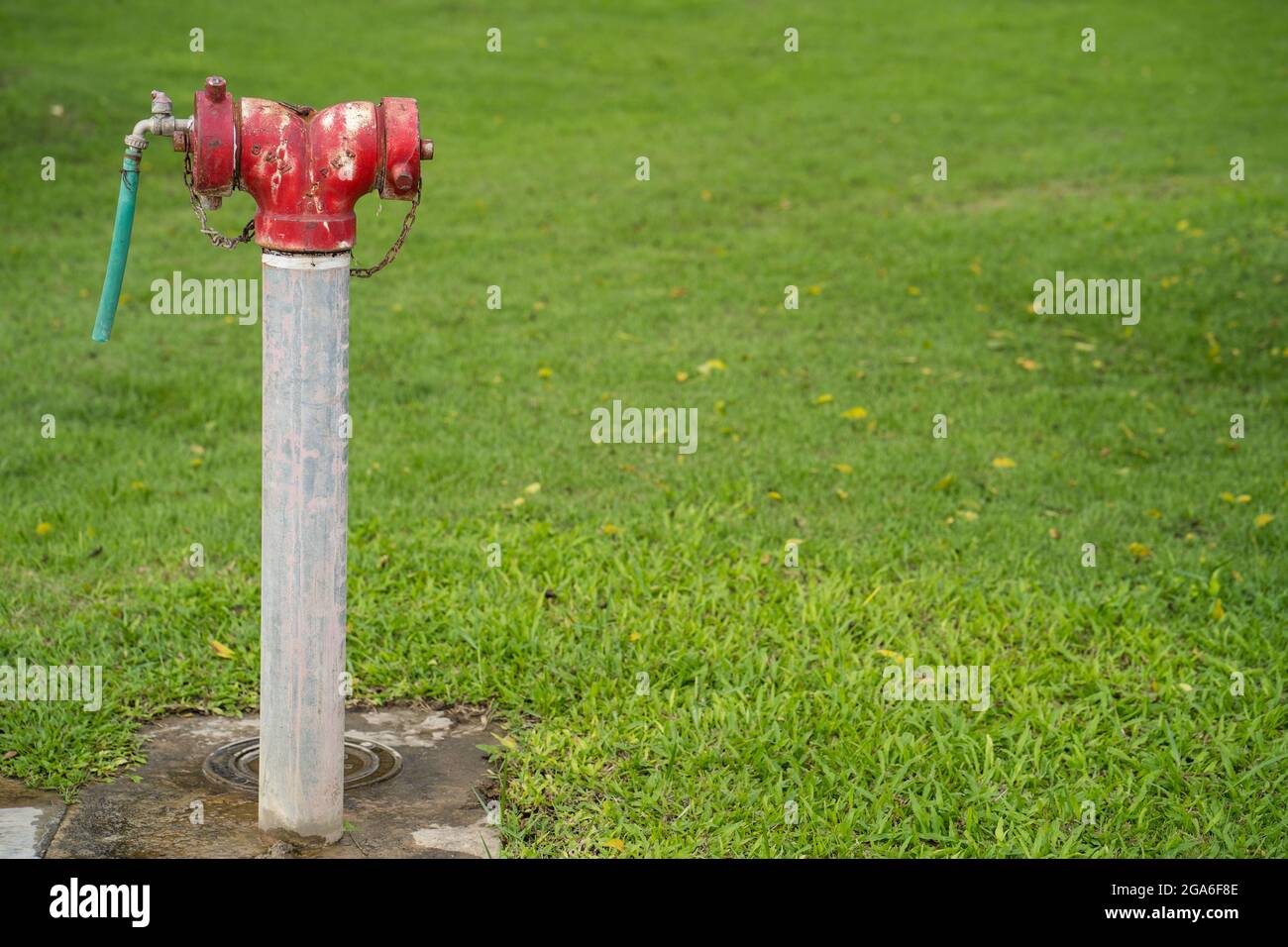 Above ground fire hydrant hi-res stock photography and images - Alamy