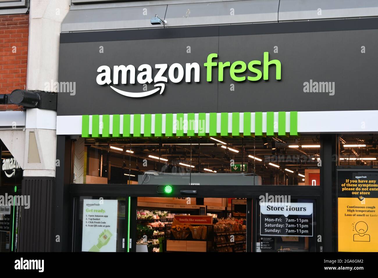Amazon first auto retail shop on the UK Stock Photo - Alamy