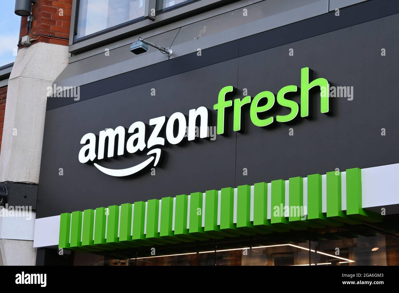 Amazon first auto retail shop on the UK Stock Photo - Alamy