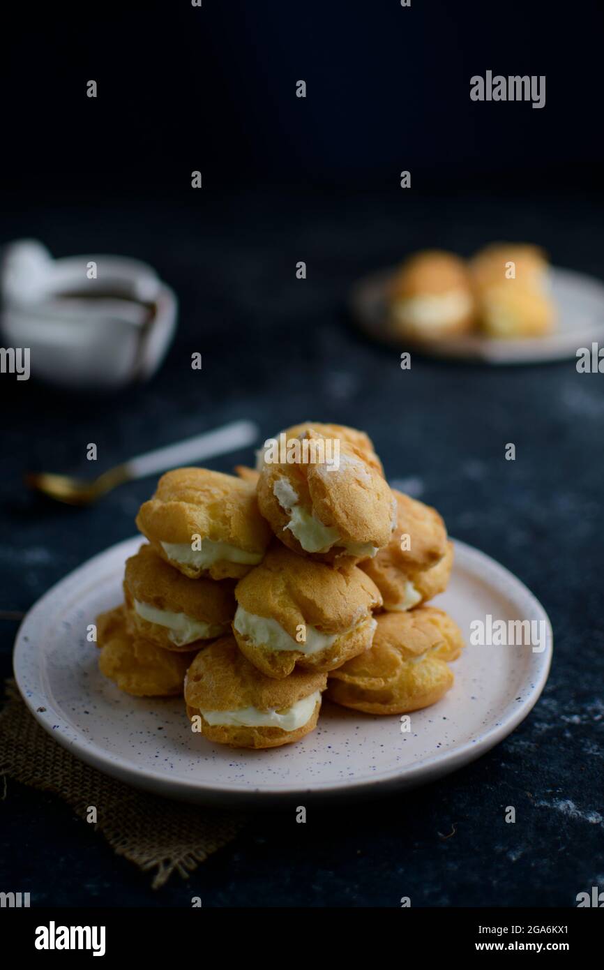 Plate fruit cream cake hi-res stock photography and images - Alamy